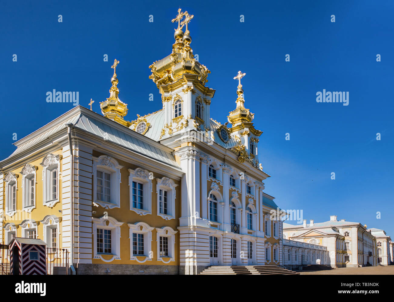 Grand Palace in Peterhof. St. Petersburg. Russia Stock Photo - Alamy