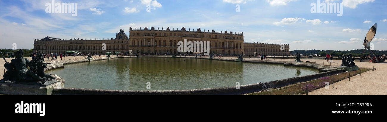 The Versailles Palace with pool in front, Ile-De-France, France Stock ...