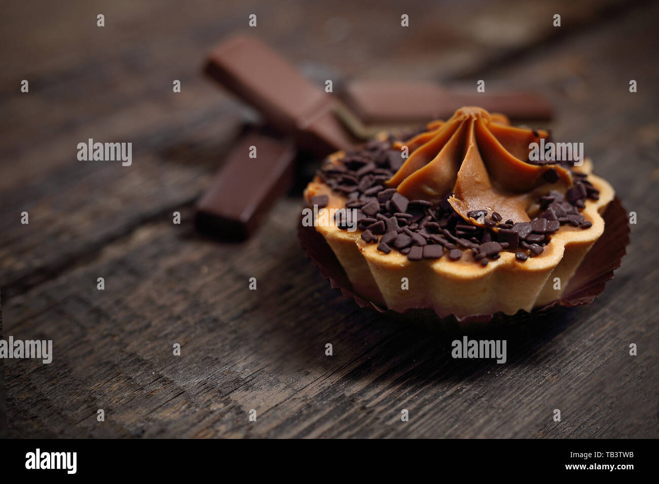 Appetizing sweet dessert, cake with cream kajmakowo chocolate with ...
