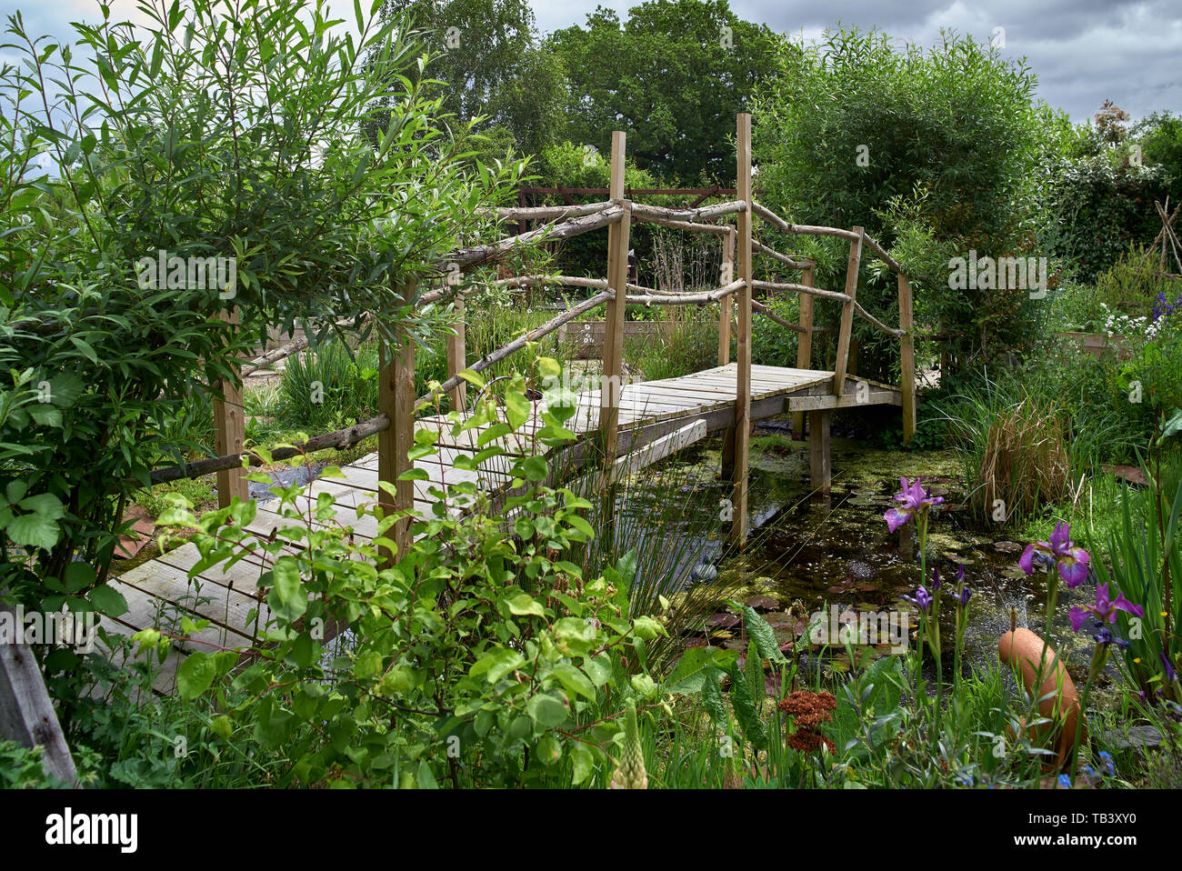 Garden Bridges Over Ponds at David Trumper blog