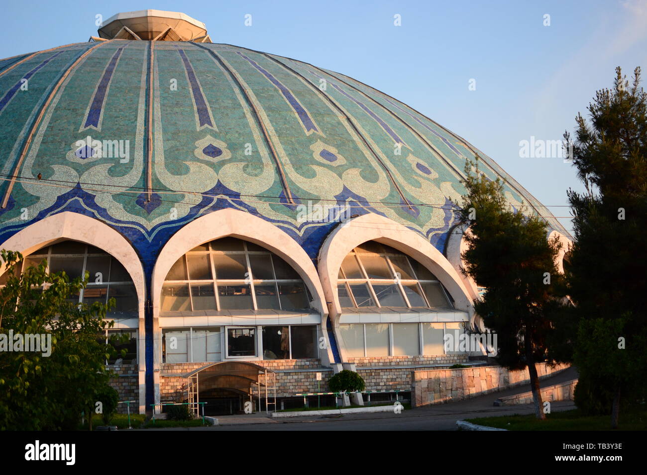 The blue dome of Chorsu Bazaar, Tashkent. Uzbekistan Stock Photo - Alamy