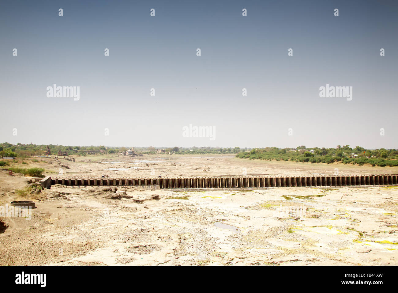 Winter low-water period (winter runoff low). Dry riverbed (wadi, nallah ...