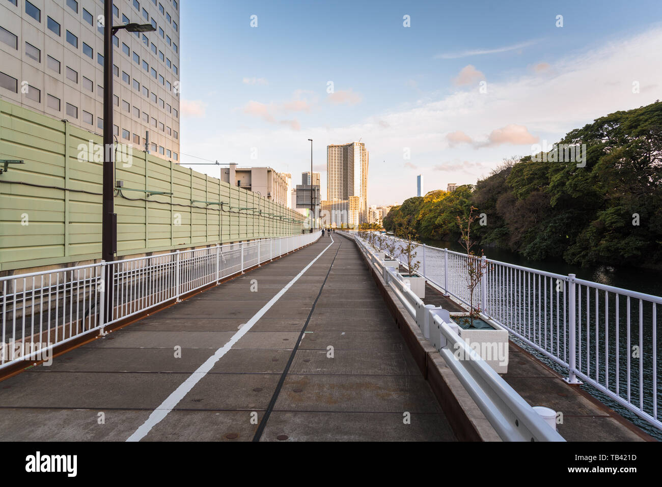 Pedestrian pedestrians on waterfront path hi-res stock photography and ...