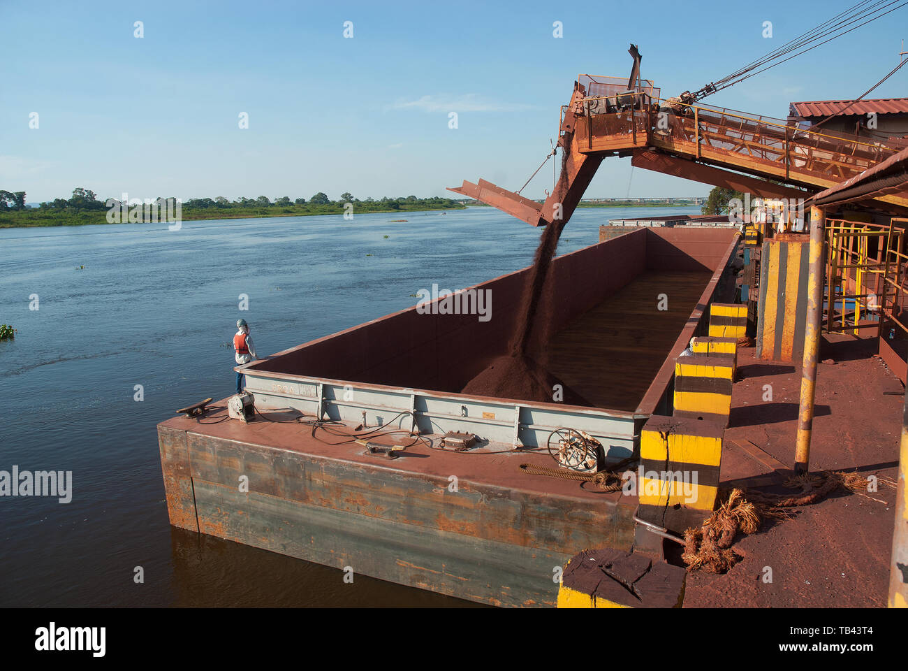 Iron ore barge hi-res stock photography and images - Alamy