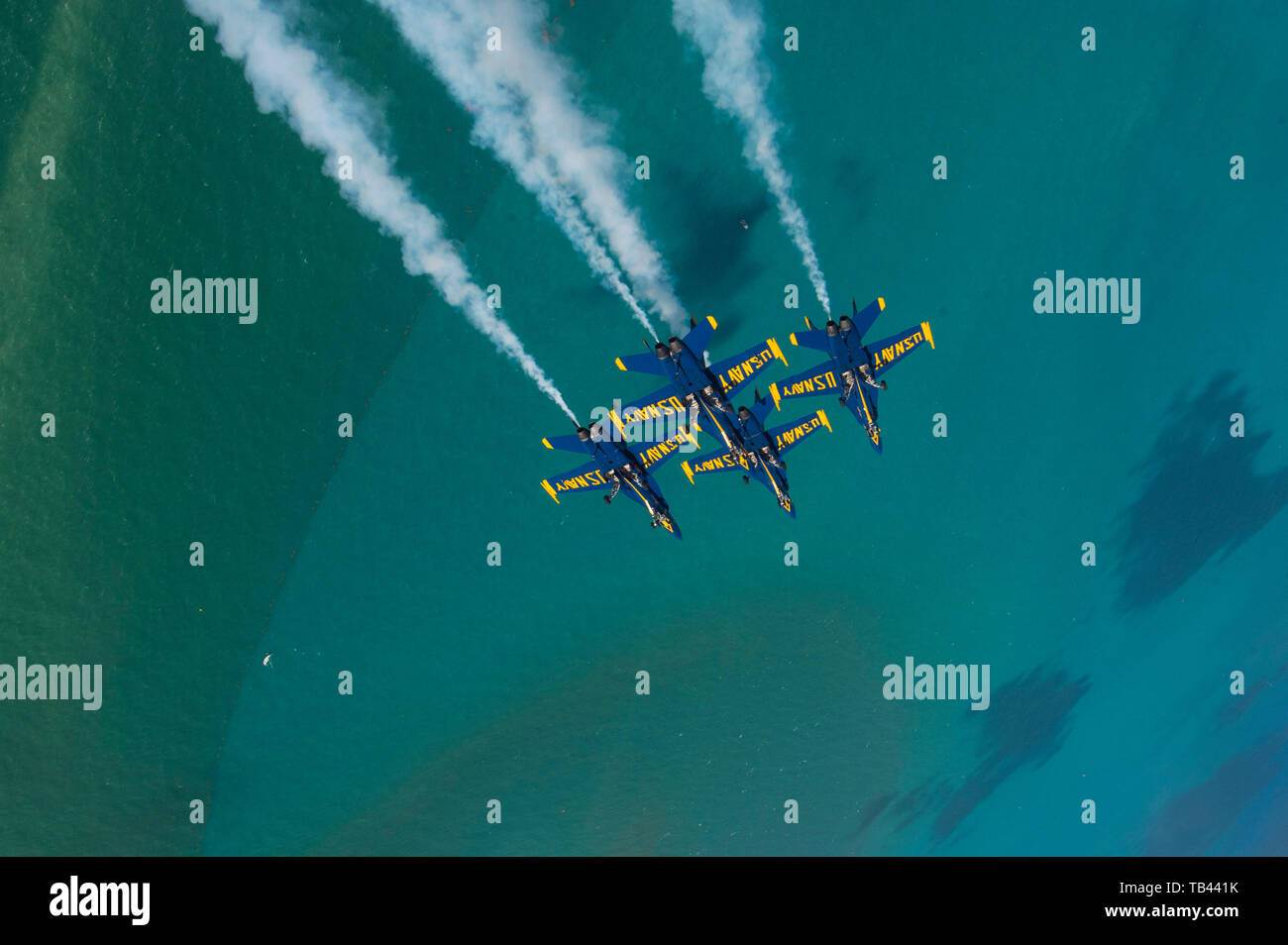 Loop maneuver hi-res stock photography and images - Alamy