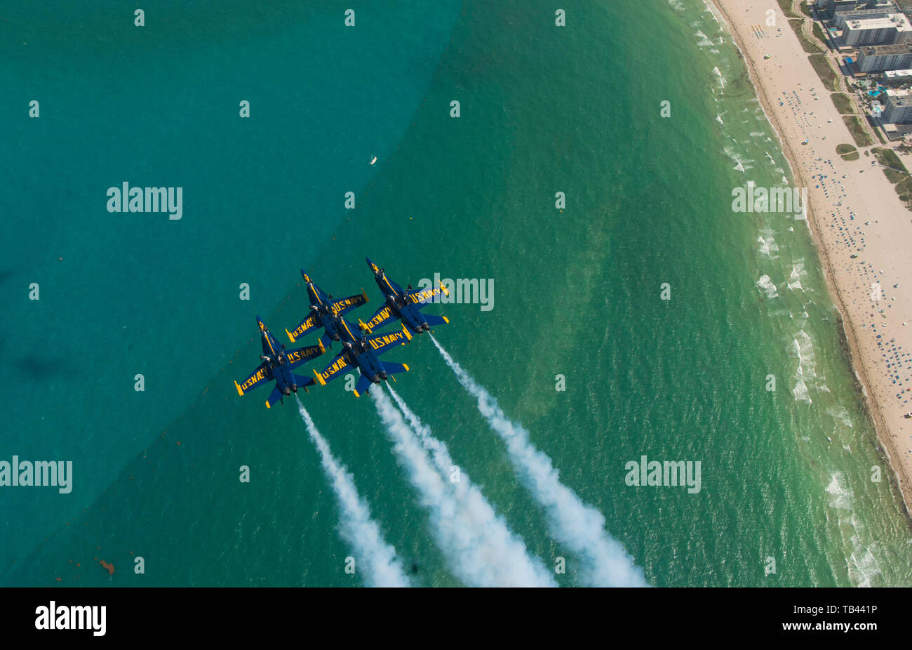 Loop maneuver hi-res stock photography and images - Alamy