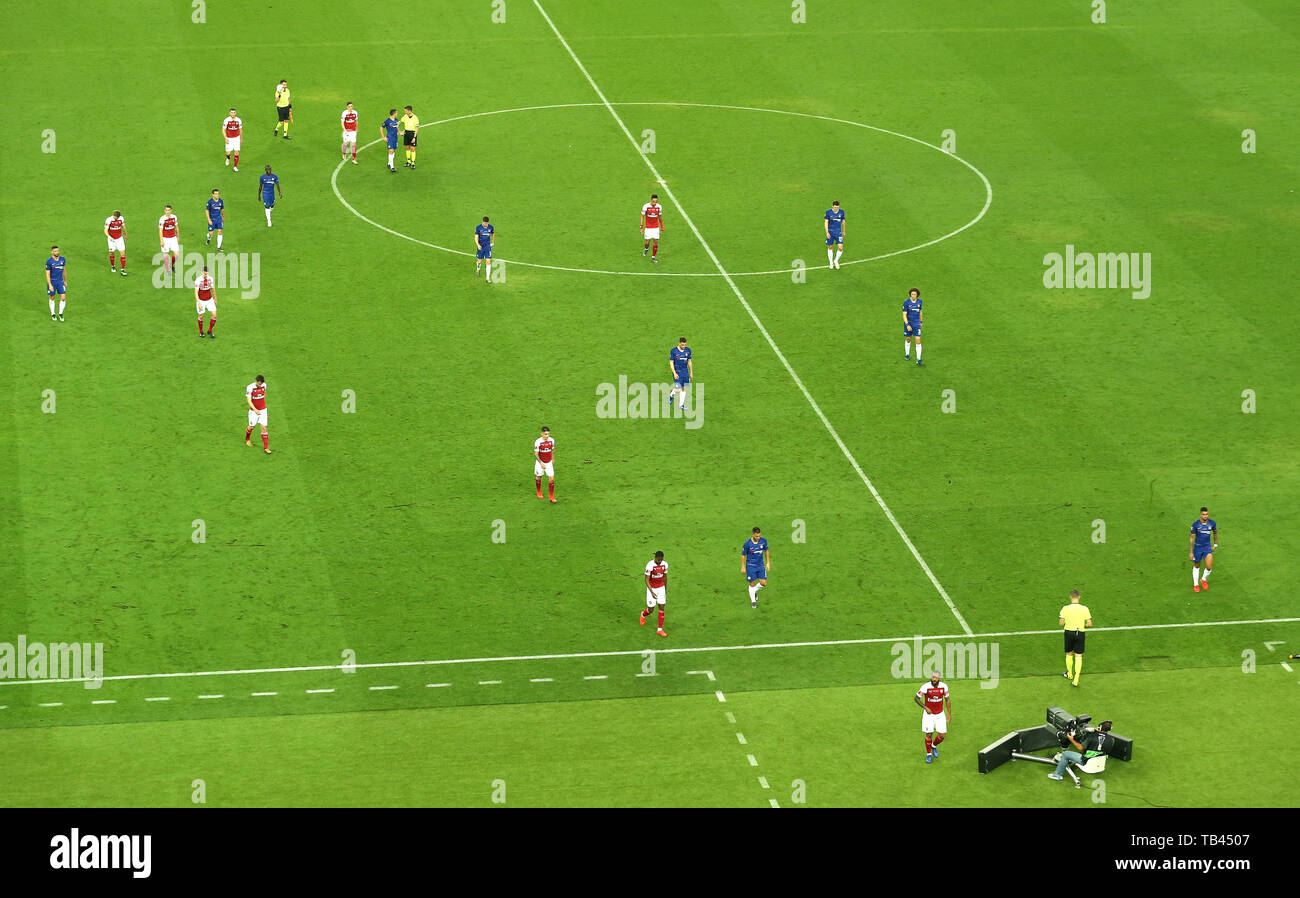 Chelsea and Arsenal players walk off at half time during the UEFA ...