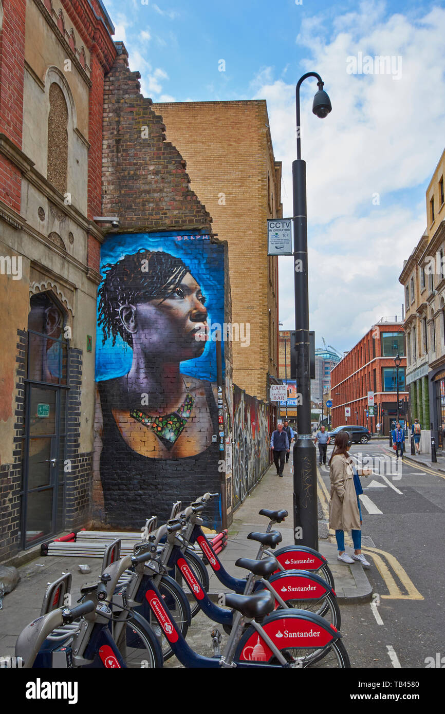 Spitalfields street scene london england hi-res stock photography and ...