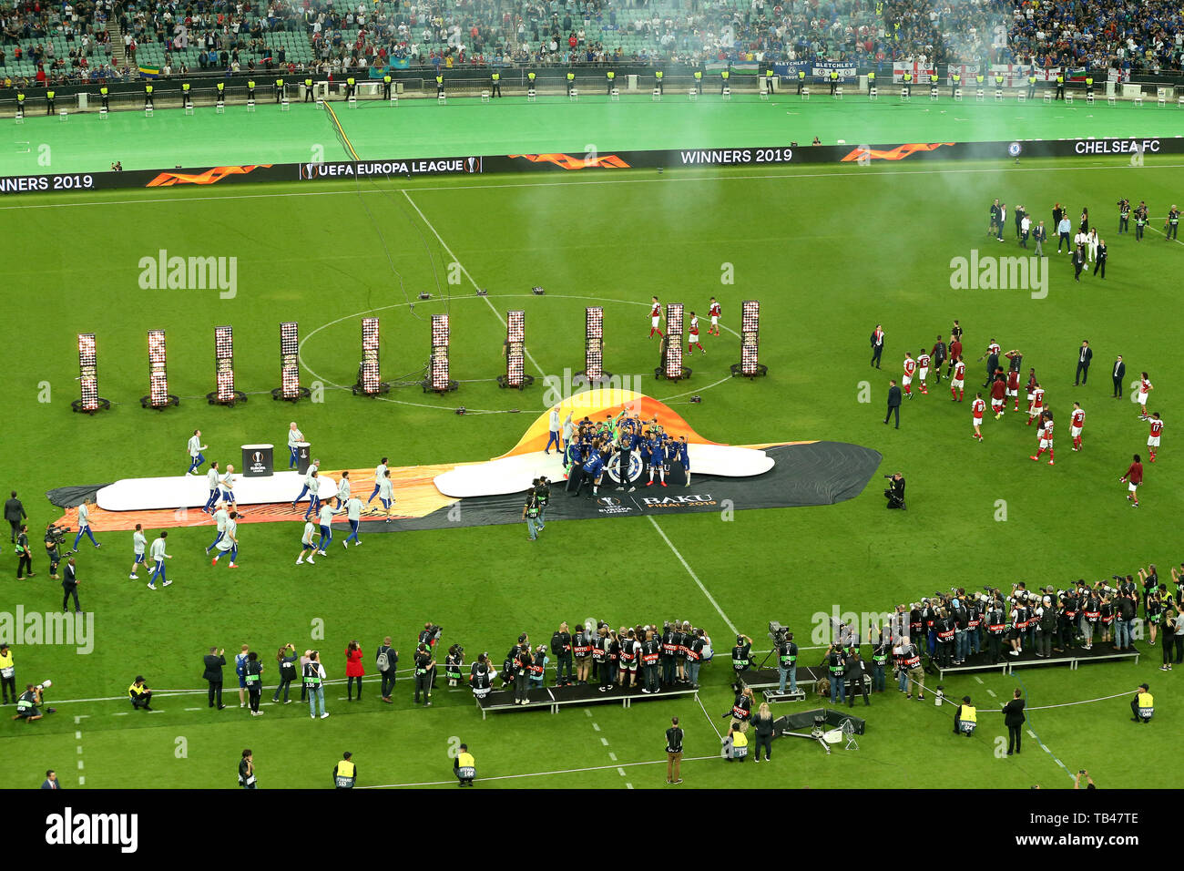 Chelsea celebrate with the trophy during the UEFA Europa League final ...