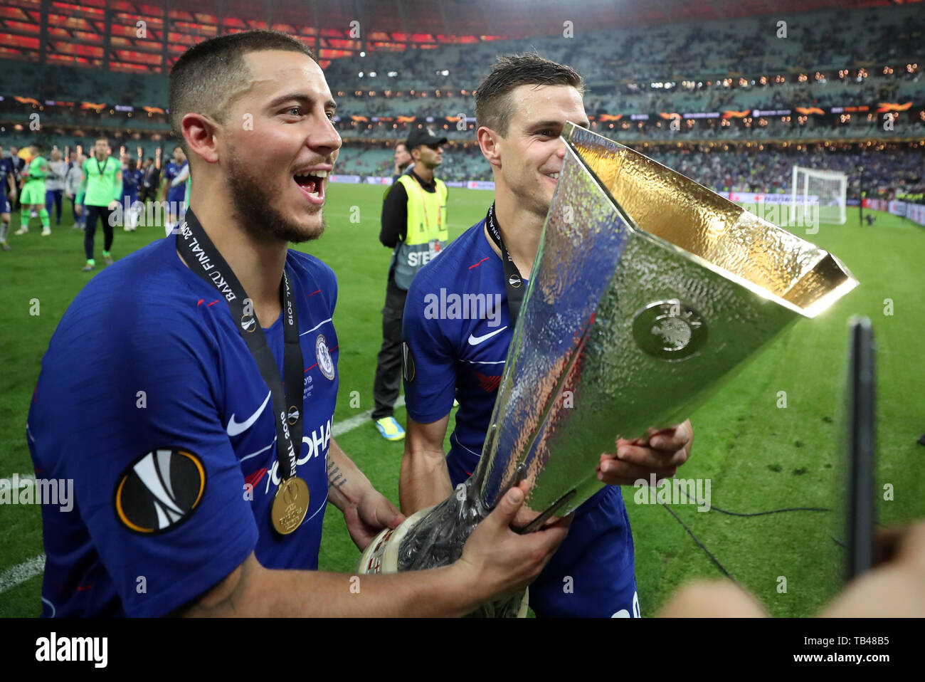 Eden hazard chelsea trophy europa hi-res stock photography and images ...