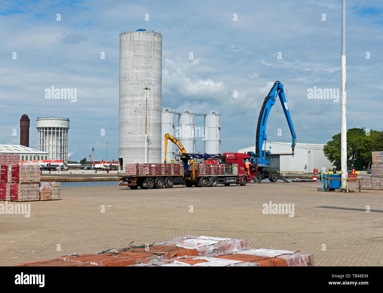 Loading Lorry Docks High Resolution Stock Photography and Images - Alamy