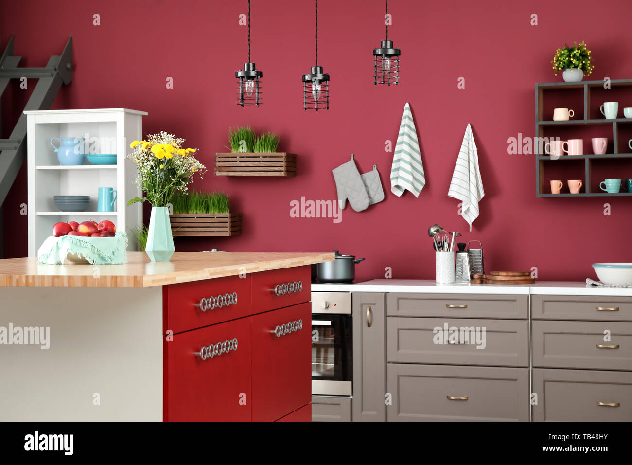 Interior of modern comfortable kitchen Stock Photo - Alamy