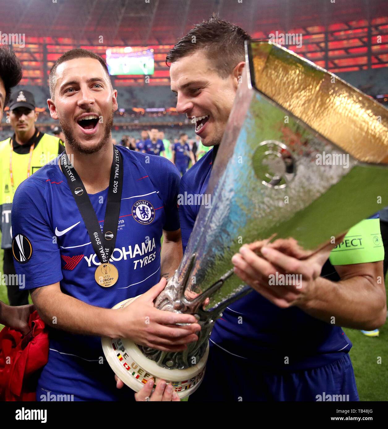 Eden hazard chelsea trophy europa hi-res stock photography and images ...