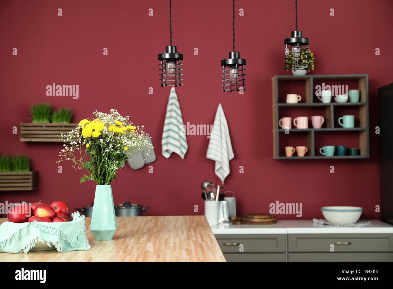 Interior of modern comfortable kitchen Stock Photo - Alamy