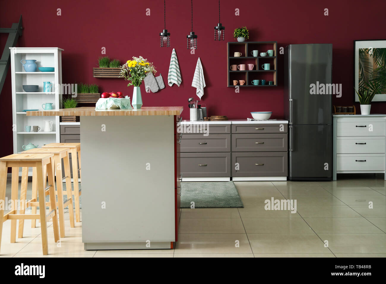 Interior of modern comfortable kitchen Stock Photo - Alamy