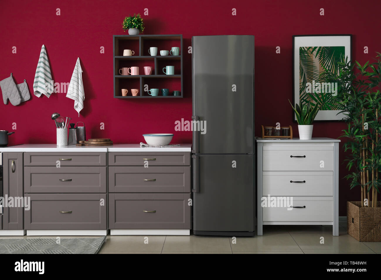 Interior of modern comfortable kitchen Stock Photo - Alamy