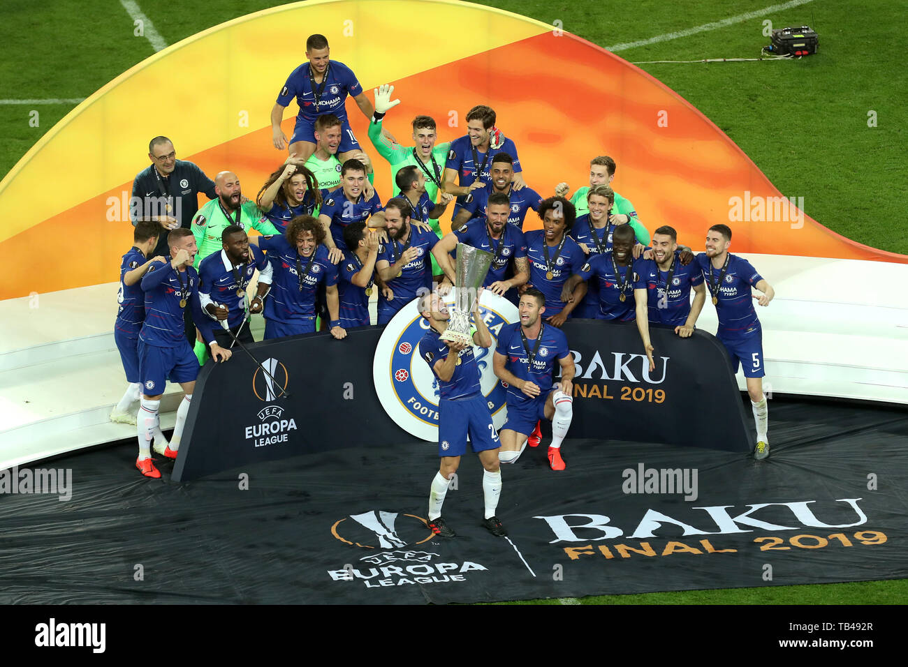 Chelsea players celebrate with the trophy during the UEFA Europa League ...
