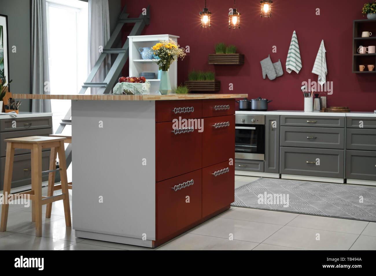 Interior of modern comfortable kitchen Stock Photo - Alamy