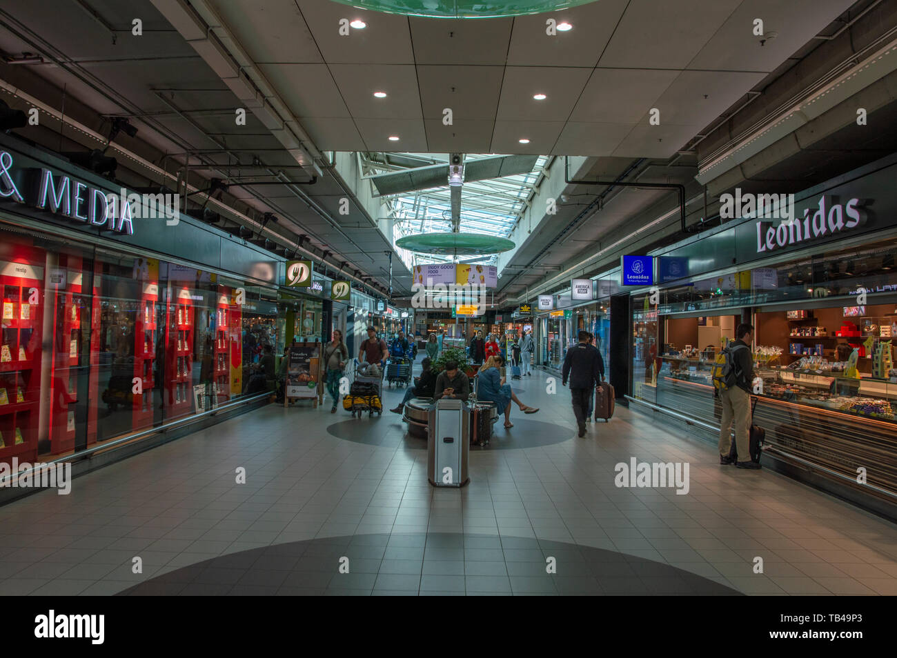 Shopping Mall At Schiphol Airport The Netherlands 2019 Stock Photo - Alamy