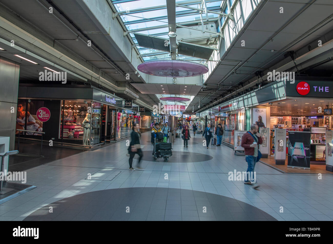 Shopping Mall At Schiphol Airport The Netherlands 2019 Stock Photo - Alamy