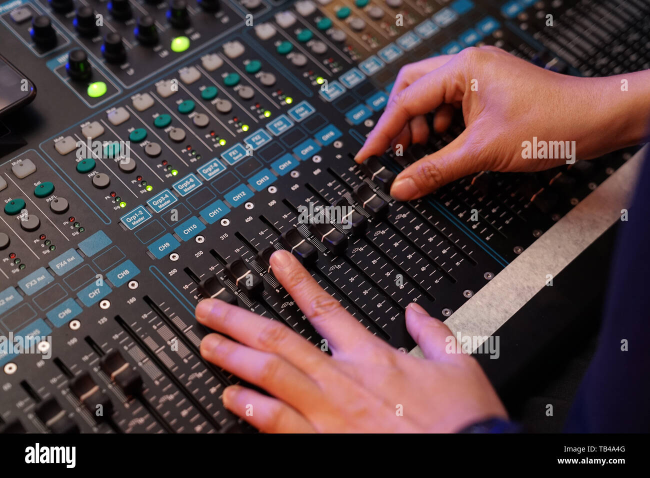Tone controller hi-res stock photography and images - Alamy