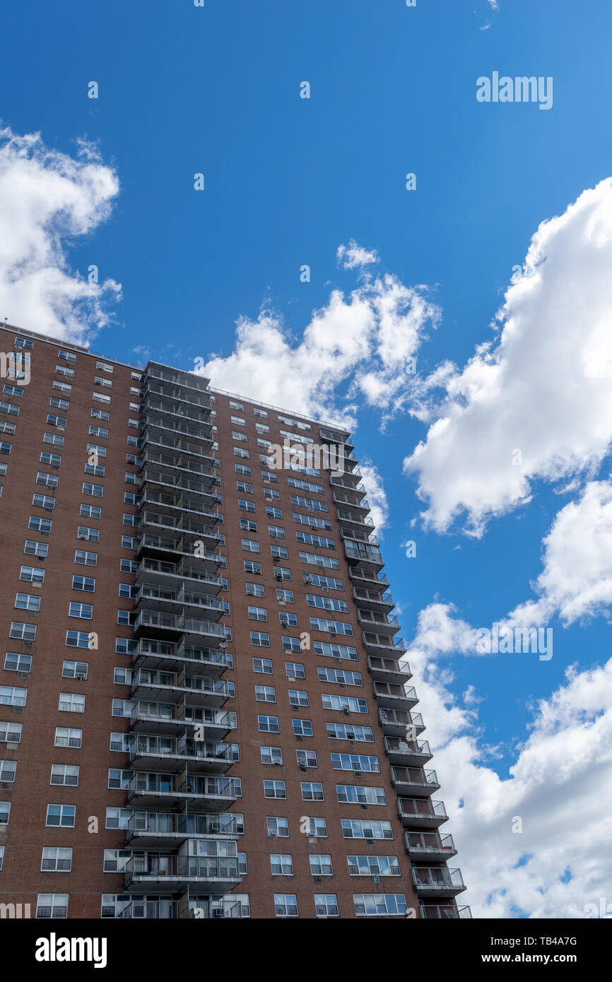 New york city housing projects hi-res stock photography and images - Alamy
