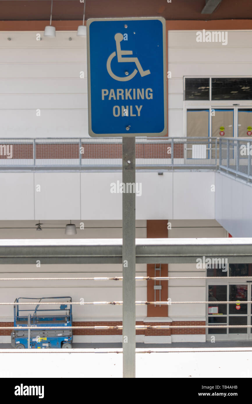 Pole sign disabled parking sign hi-res stock photography and images - Alamy