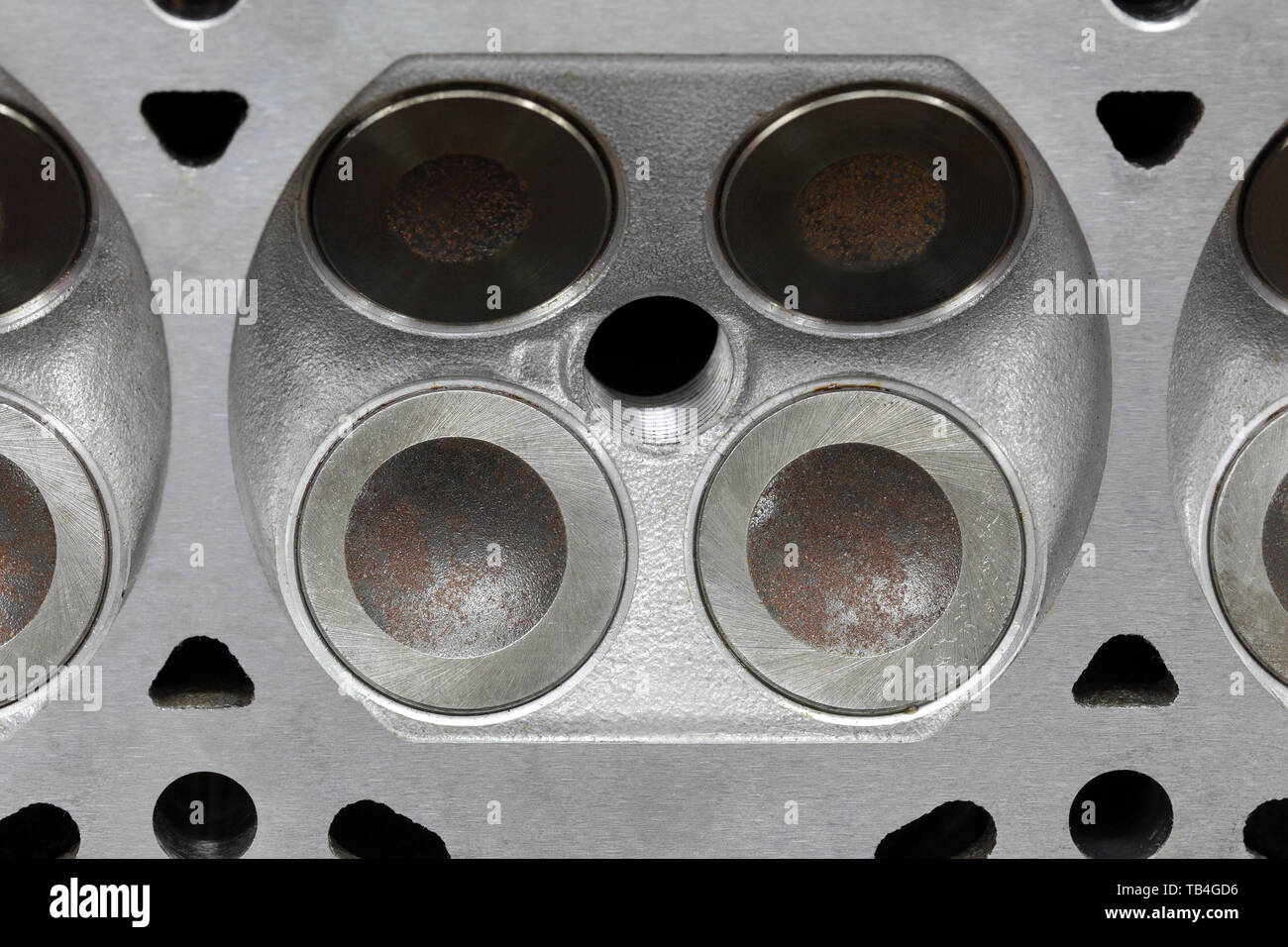 Car cylinder head hi-res stock photography and images - Alamy