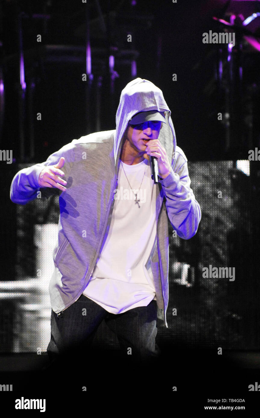 Eminem performing hi-res stock photography and images - Alamy