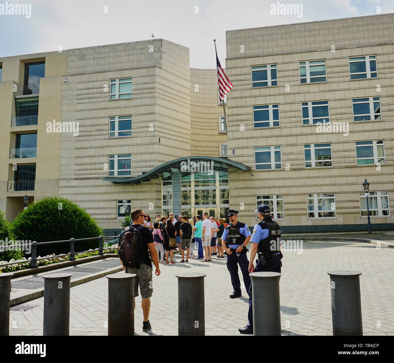 Armed security guards hi-res stock photography and images - Alamy