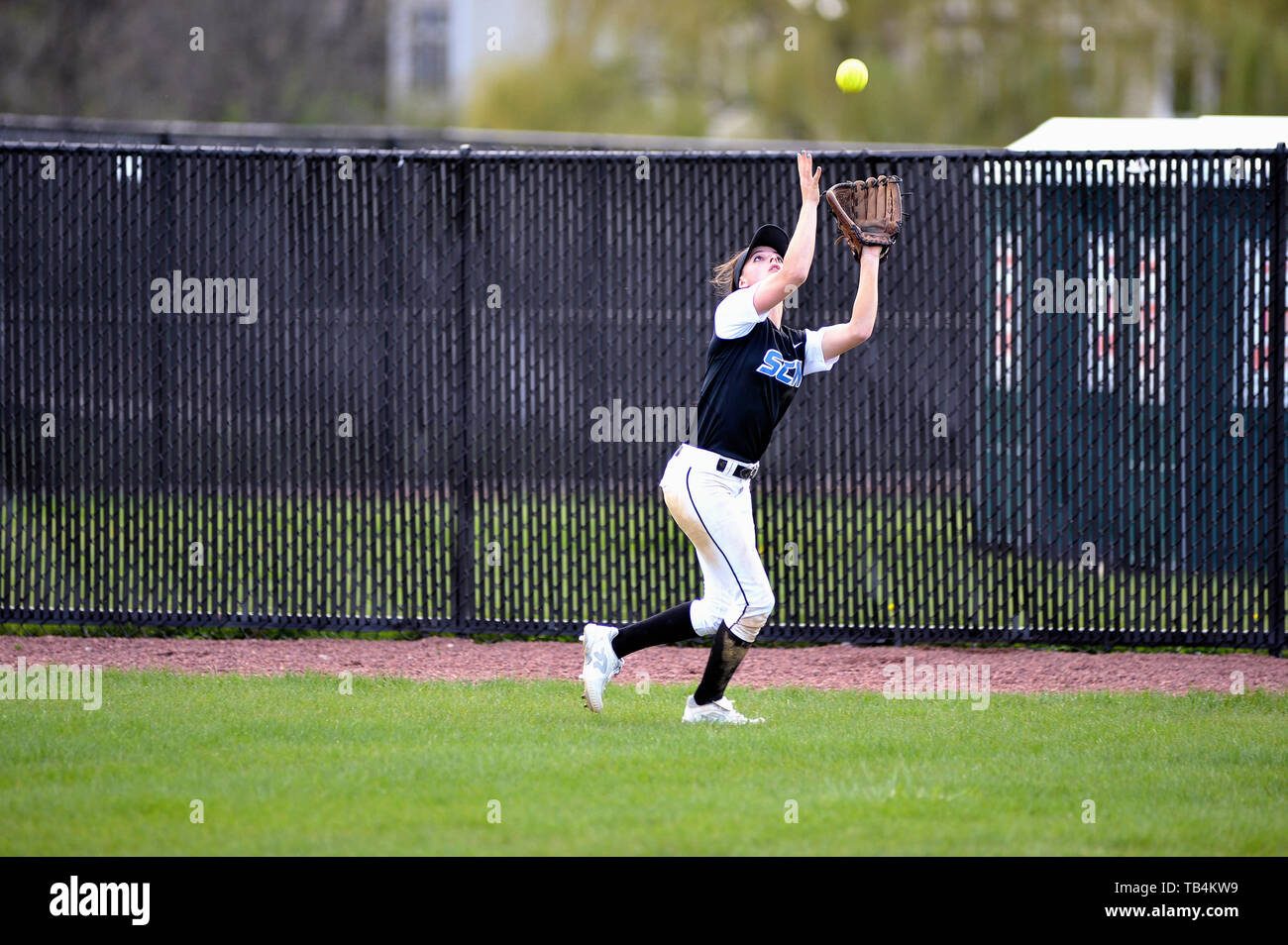 Teen running track hi-res stock photography and images - Alamy