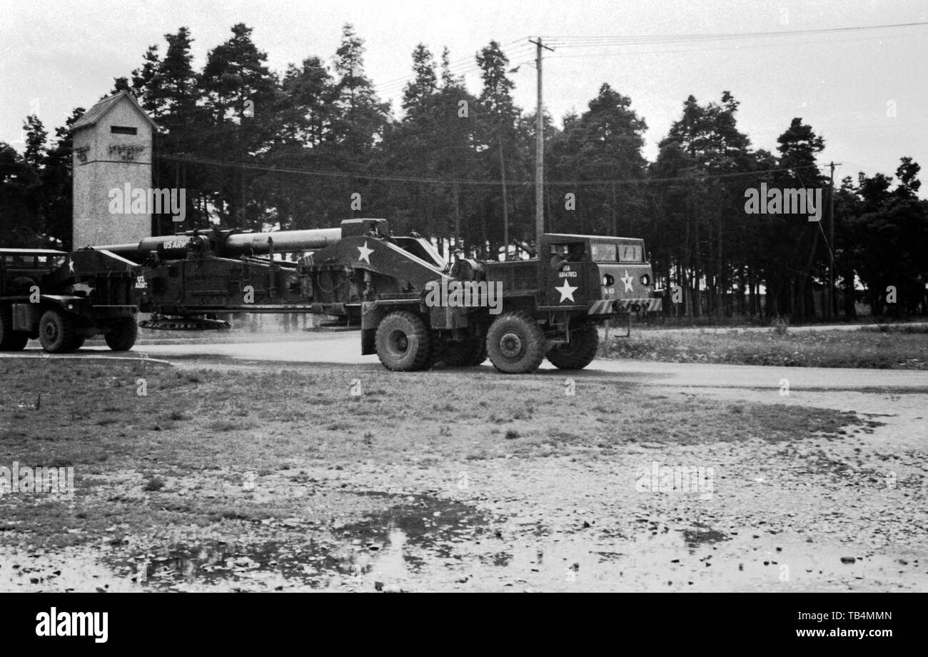 High speed artillery tractor hi-res stock photography and images - Alamy