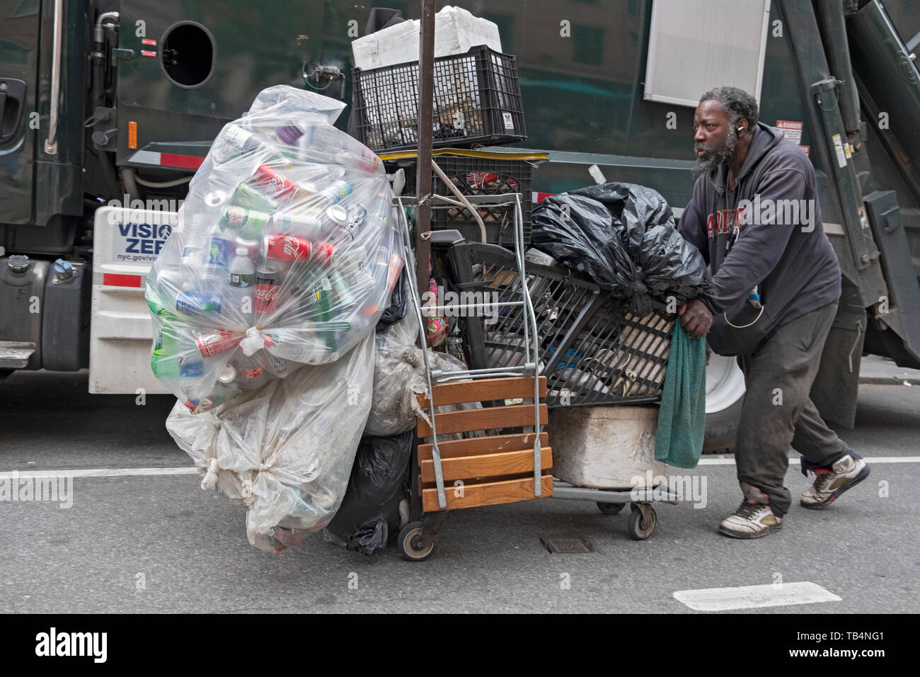 Overloaded cart hi-res stock photography and images - Alamy