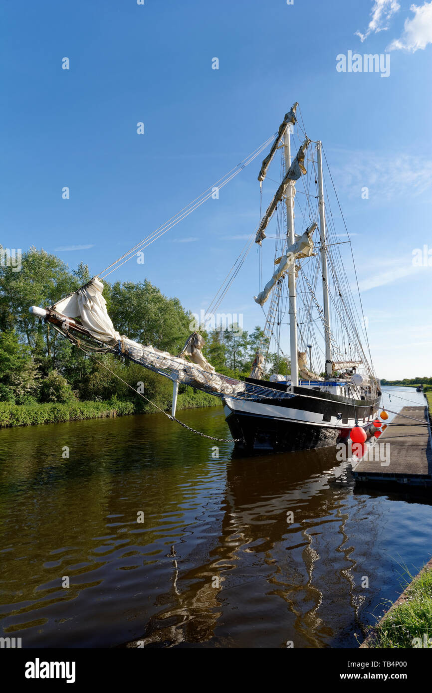Twin masted sailing ship hi-res stock photography and images - Alamy