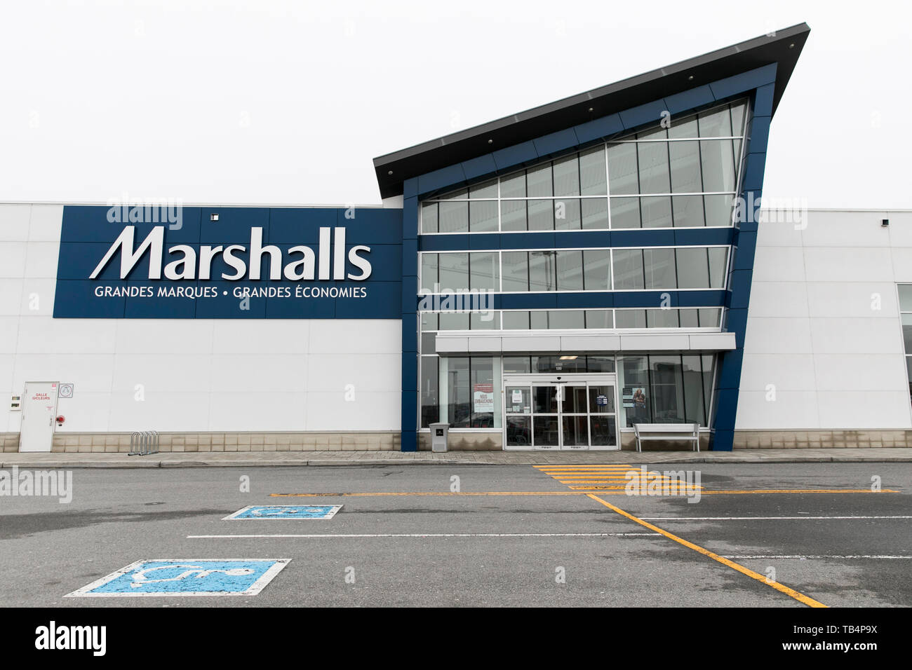 Marshalls storefront hi-res stock photography and images - Alamy