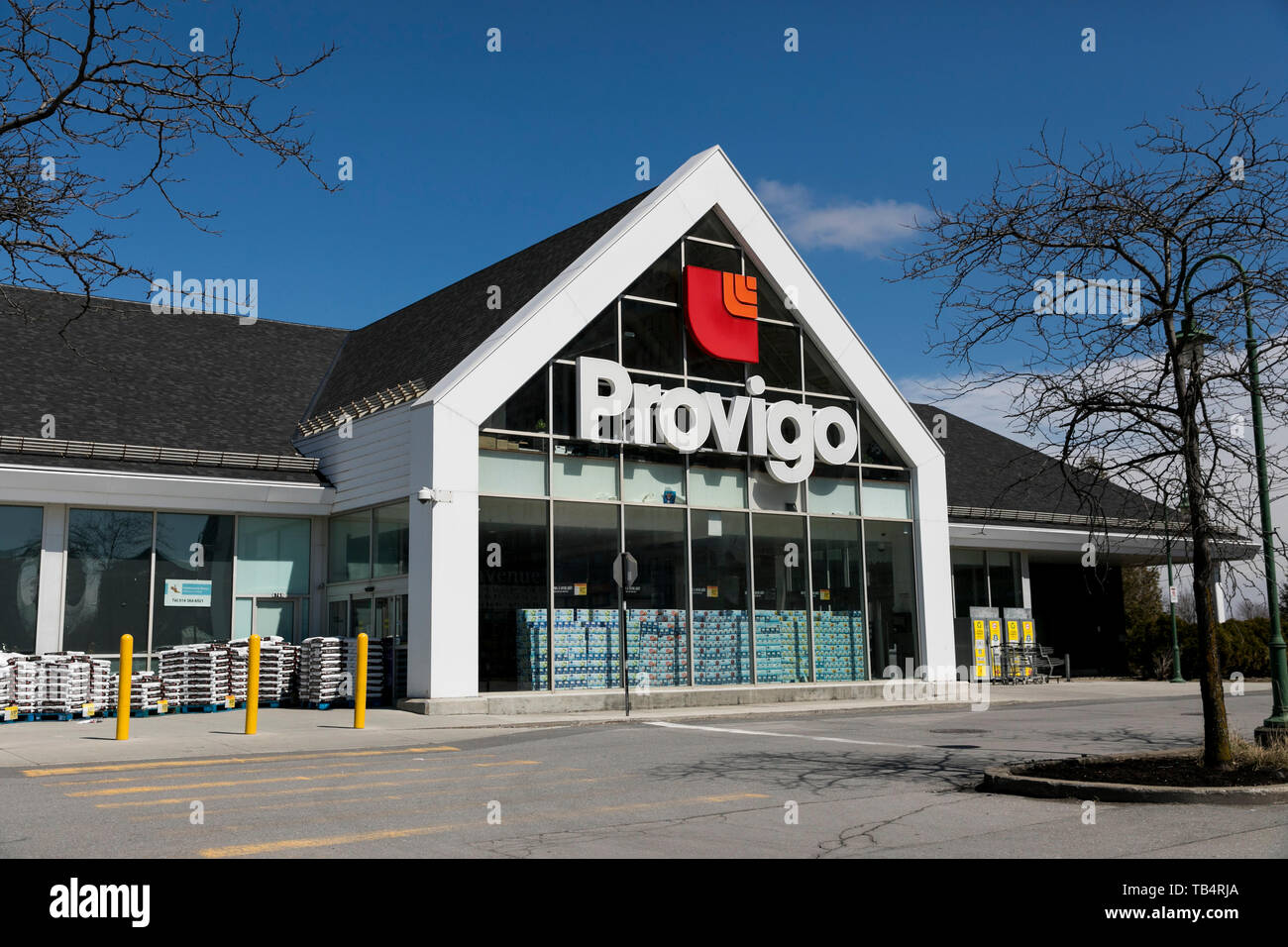 Provigo logo hi-res stock photography and images - Alamy