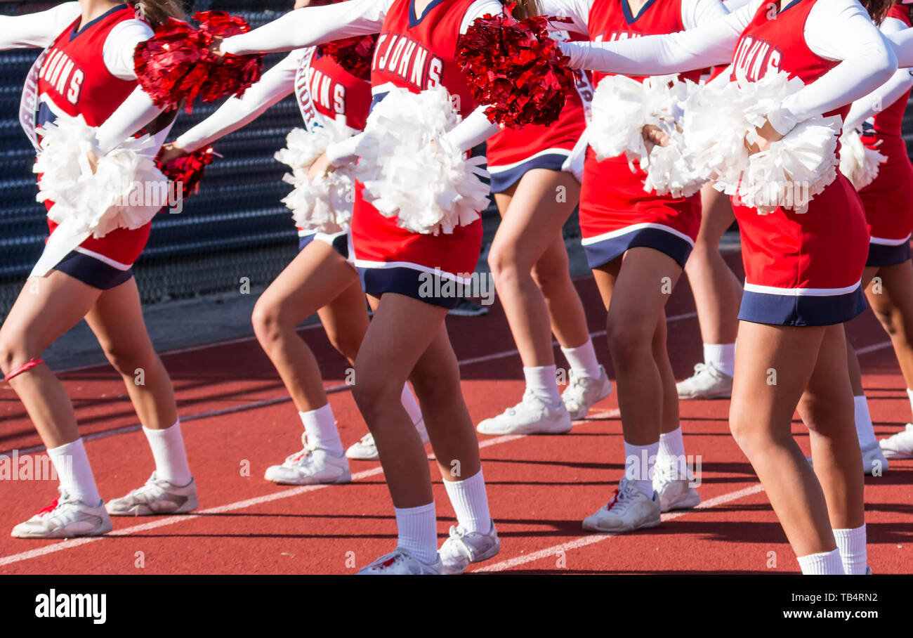 Cheerleaders hi-res stock photography and images - Alamy