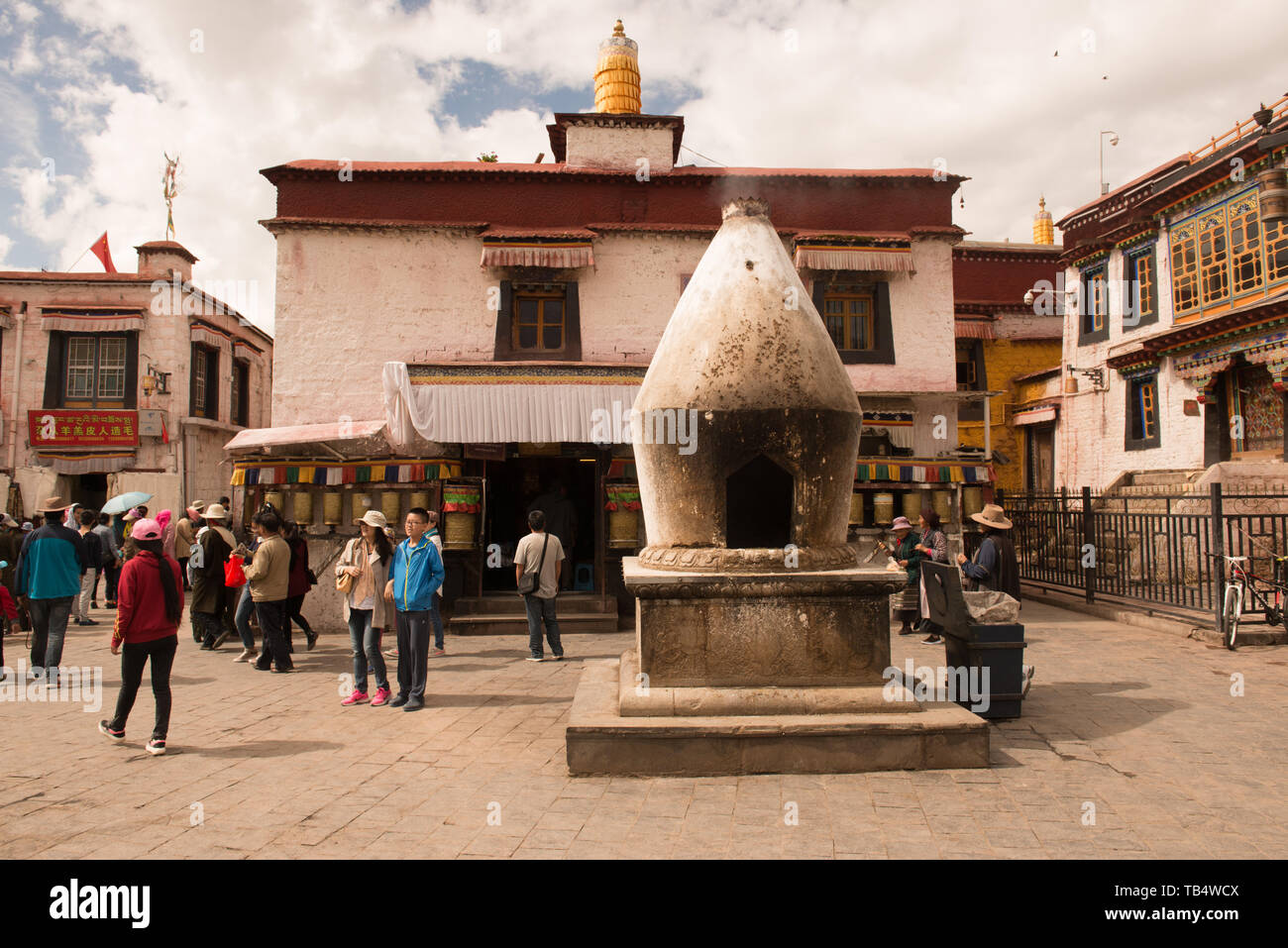 Barkhor square hi-res stock photography and images - Alamy