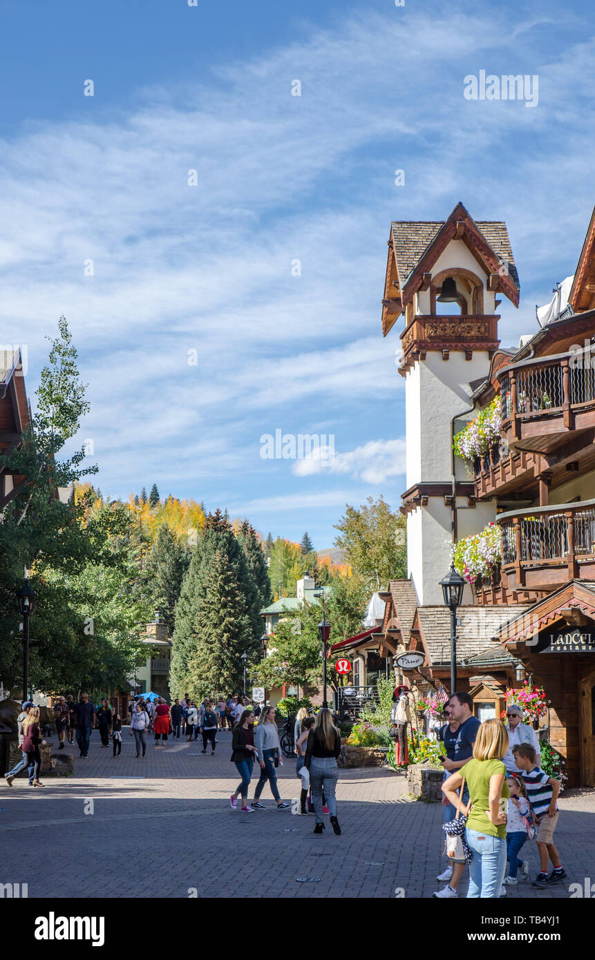 Vail ski restaurant hi-res stock photography and images - Alamy