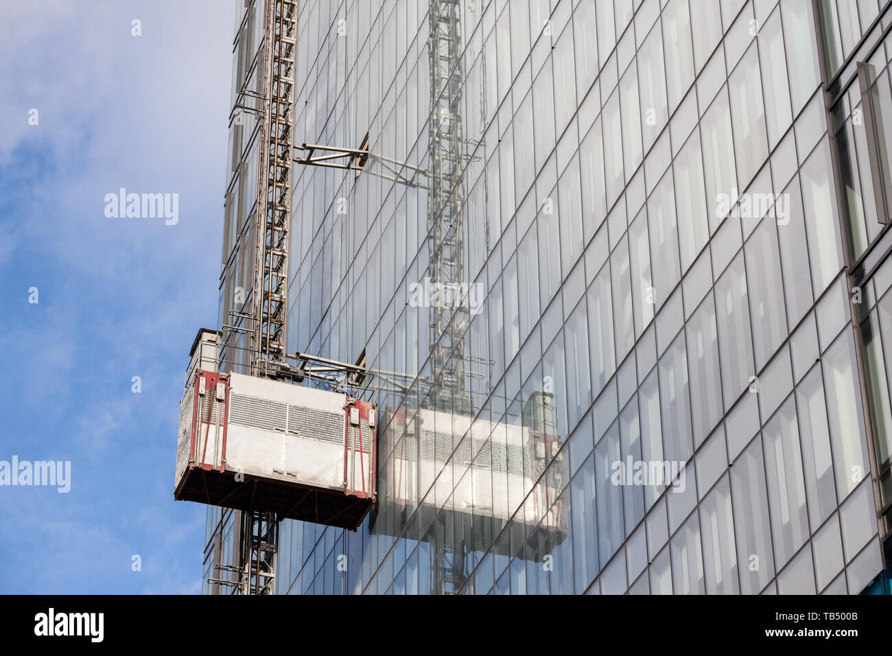 Steel frame construction lift platform hi-res stock photography and ...