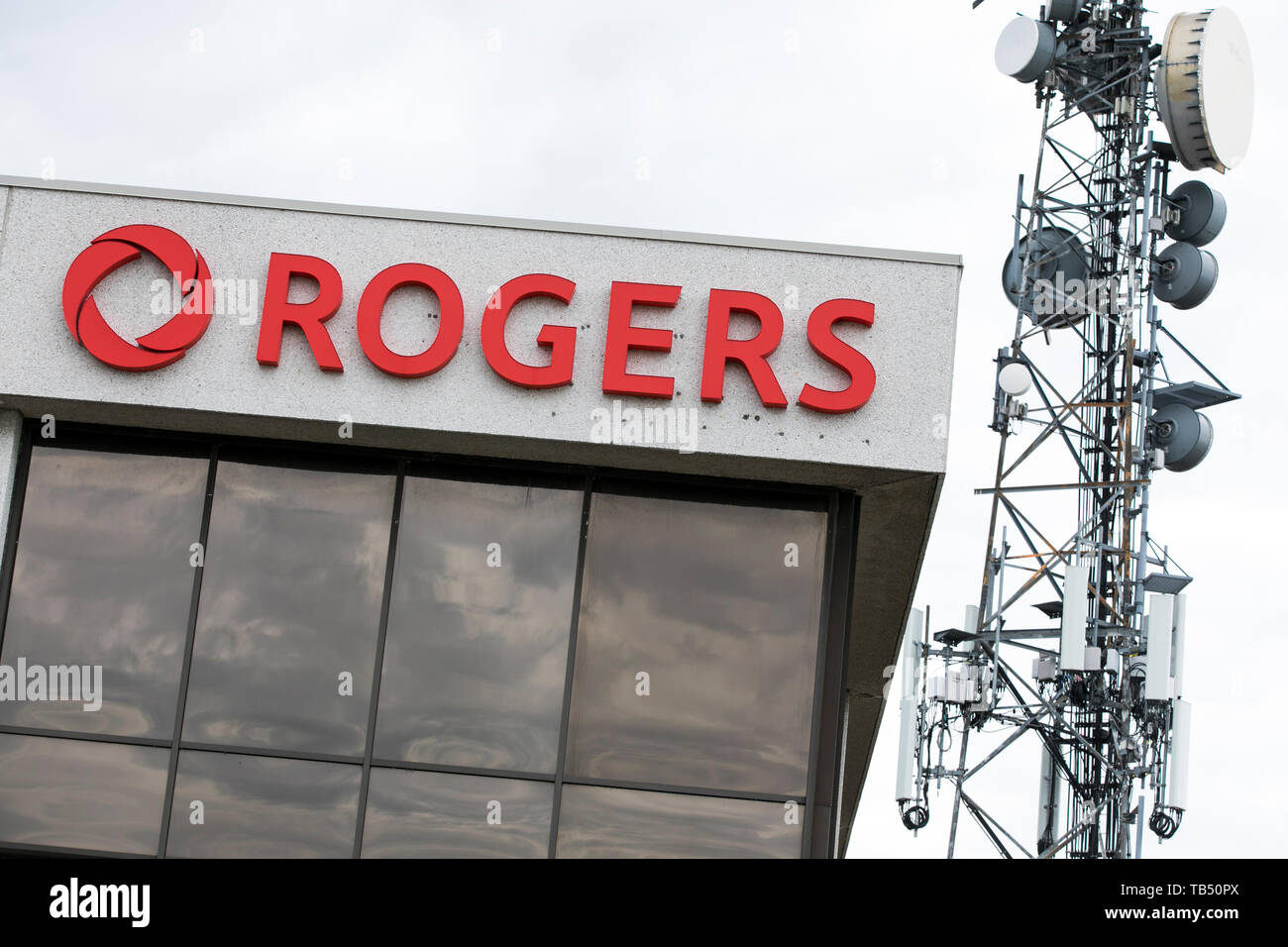 Rogers communications logo hi-res stock photography and images - Alamy
