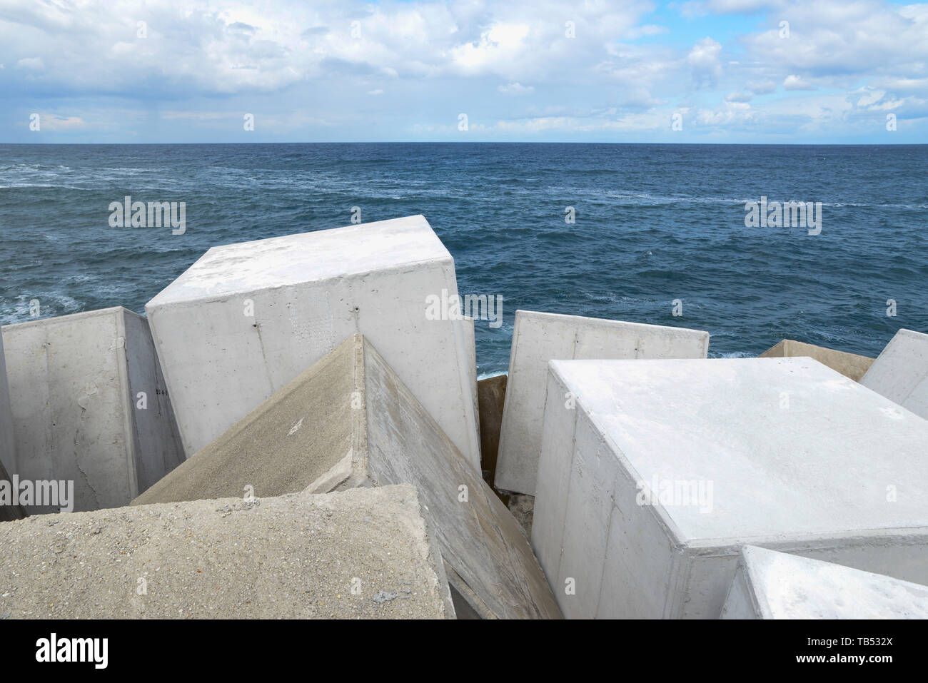 Manmade harbour - with blocks of concrete // Künstlicher Hafen - mit ...