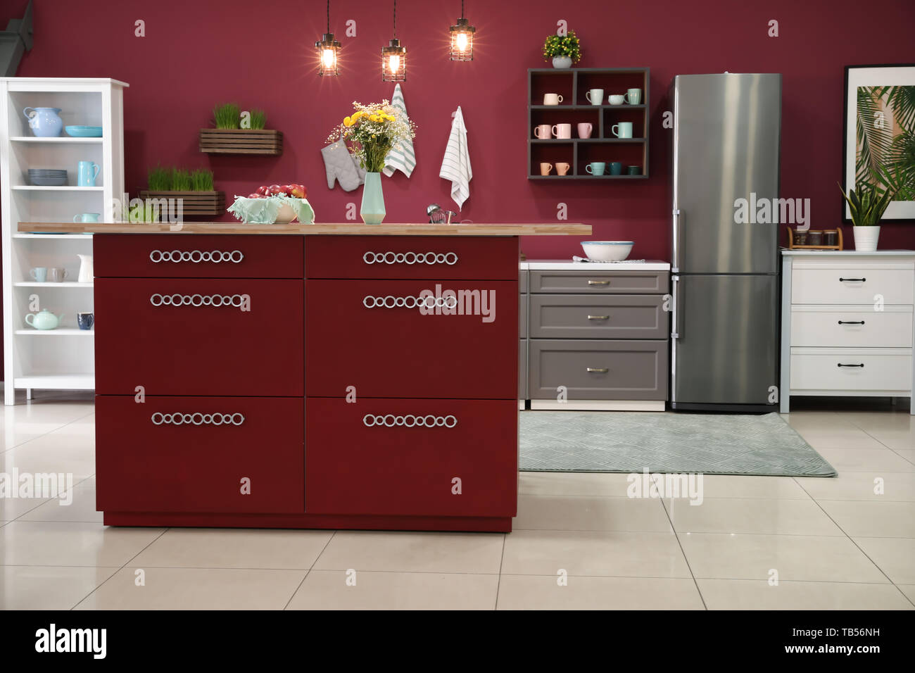 Interior of modern comfortable kitchen Stock Photo - Alamy