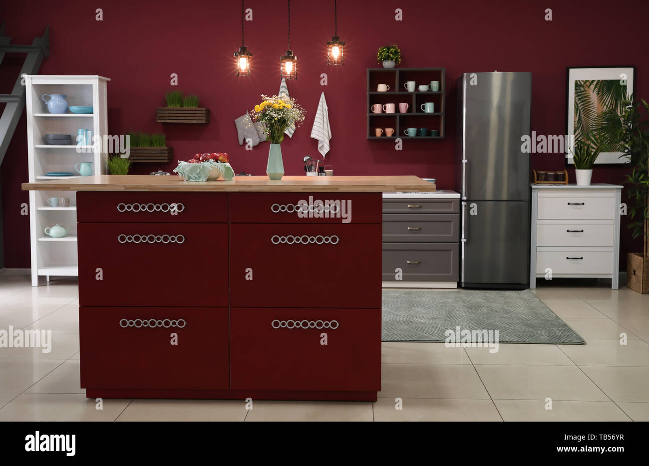 Interior of modern comfortable kitchen Stock Photo - Alamy