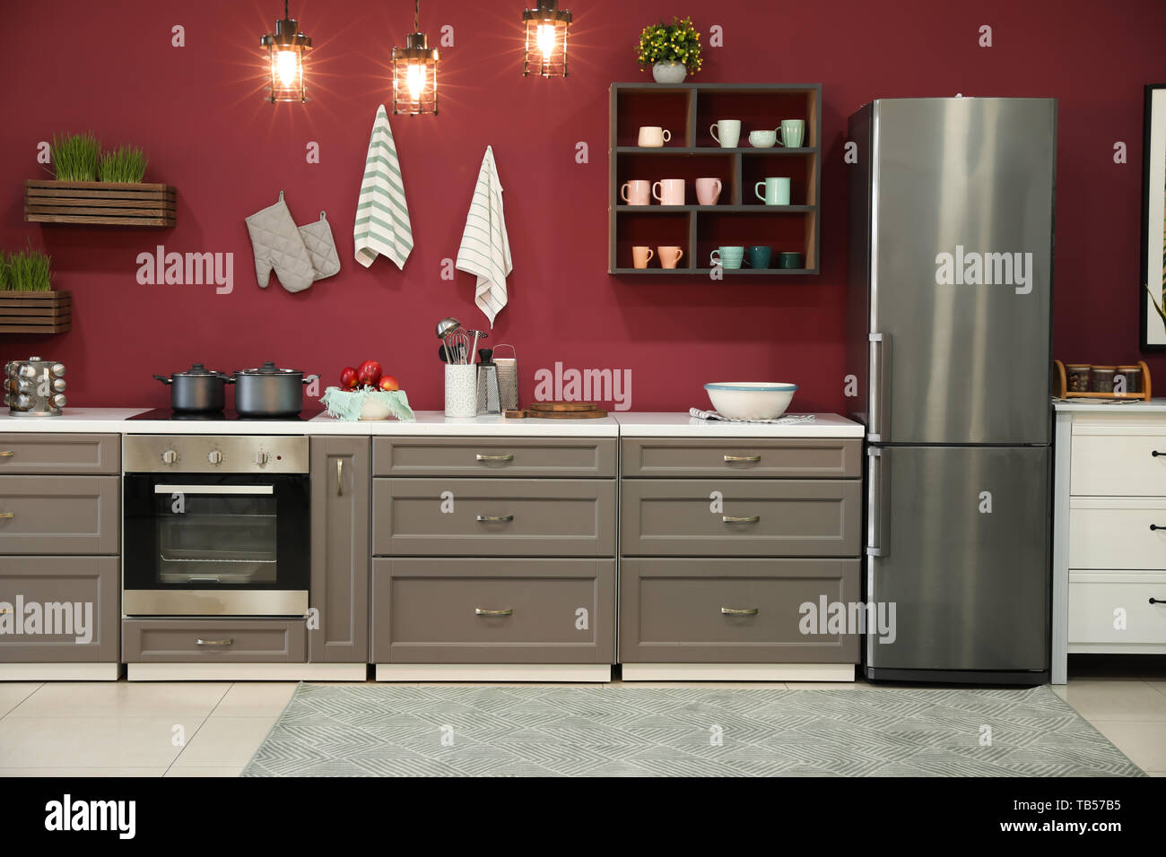 Interior of modern comfortable kitchen Stock Photo - Alamy