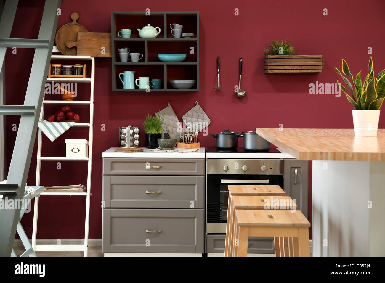 Interior of modern comfortable kitchen Stock Photo - Alamy