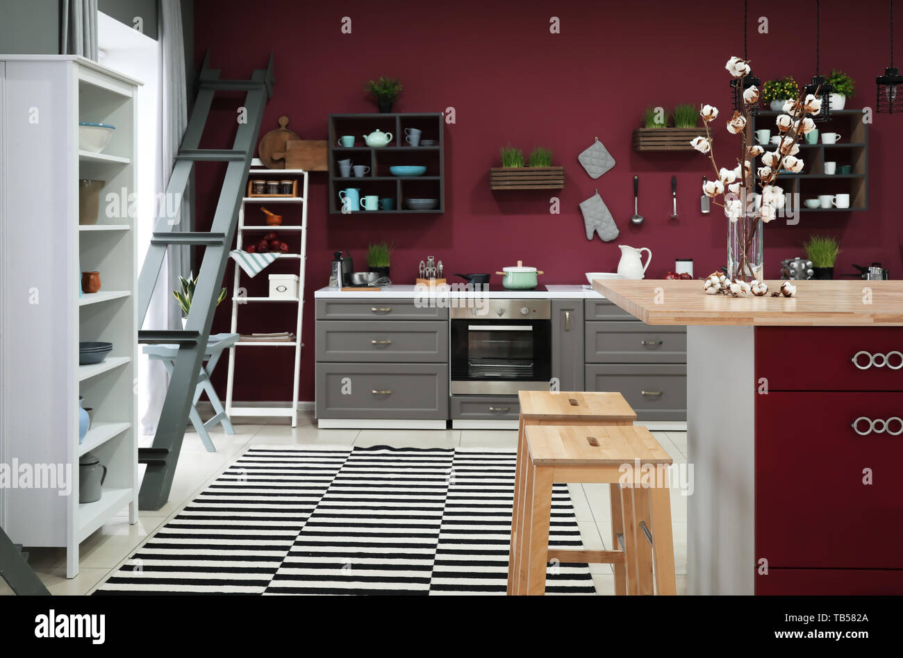 Interior of modern comfortable kitchen Stock Photo - Alamy