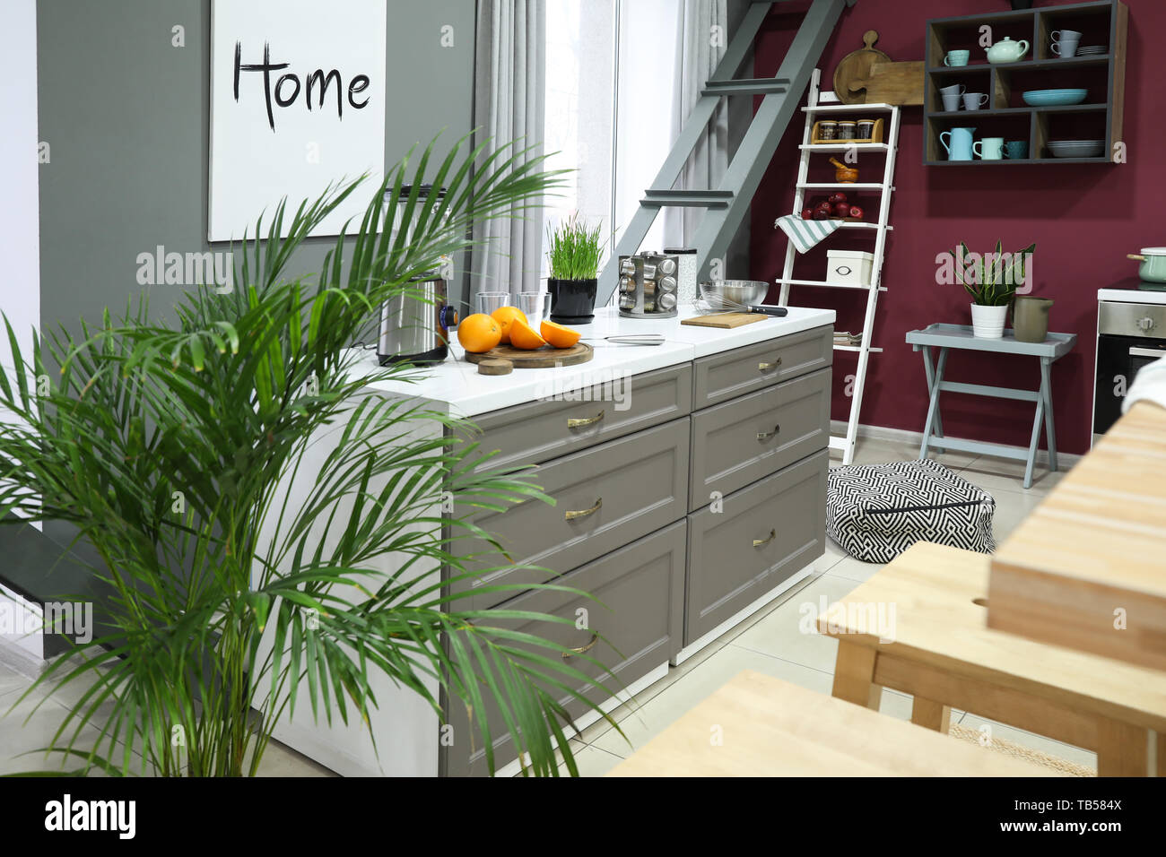 Interior of modern comfortable kitchen Stock Photo - Alamy