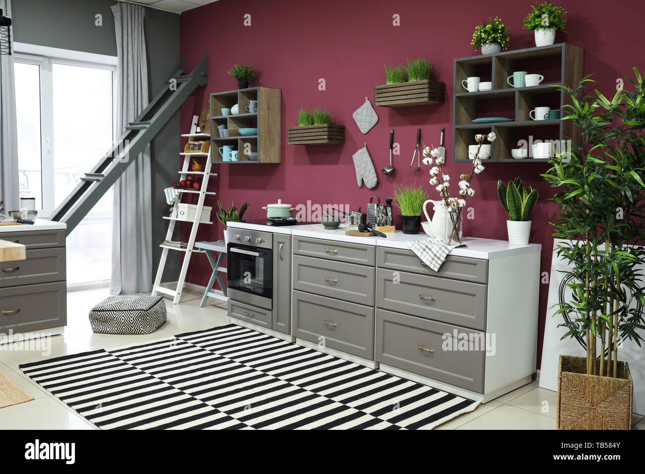 Interior of modern comfortable kitchen Stock Photo - Alamy