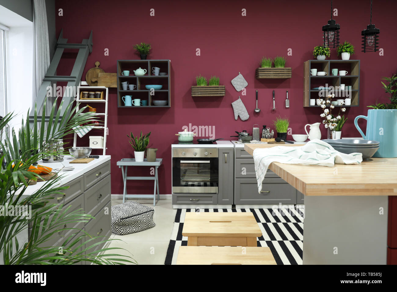 Interior of modern comfortable kitchen Stock Photo - Alamy